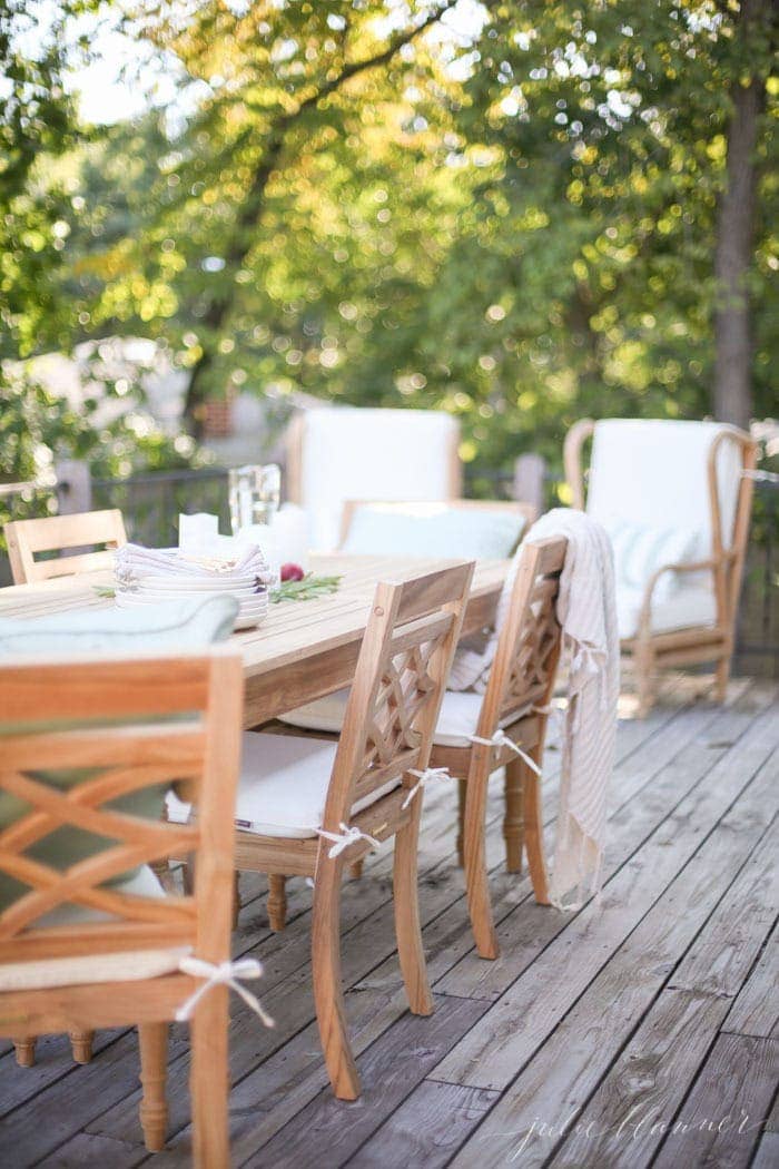 Al Fresco Dining with a Simple Centerpiece for Fall