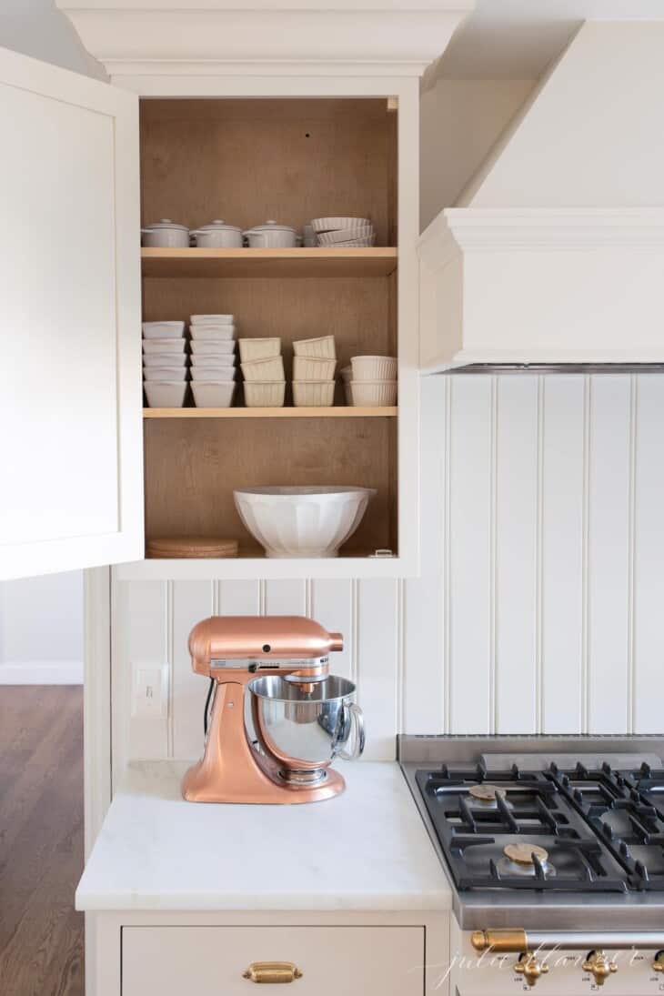 Minimalist Kitchen | Easy Organizing Tips for a Simple Kitchen