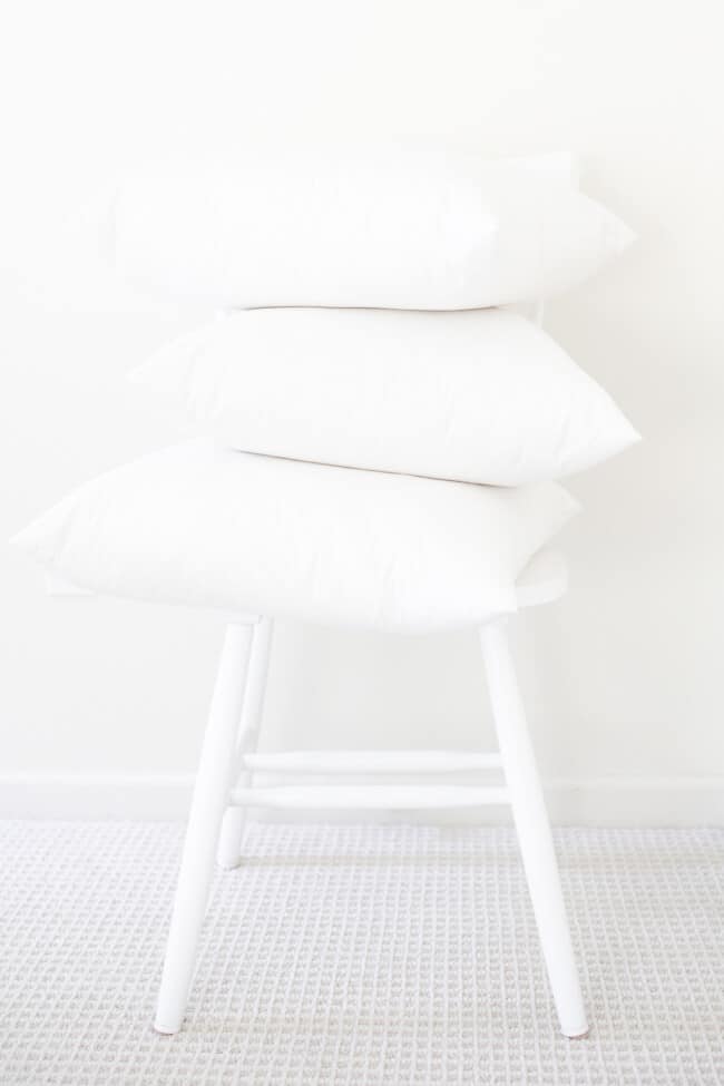 Everything You Need to Know About Throw Pillow Inserts | Julie Blanner