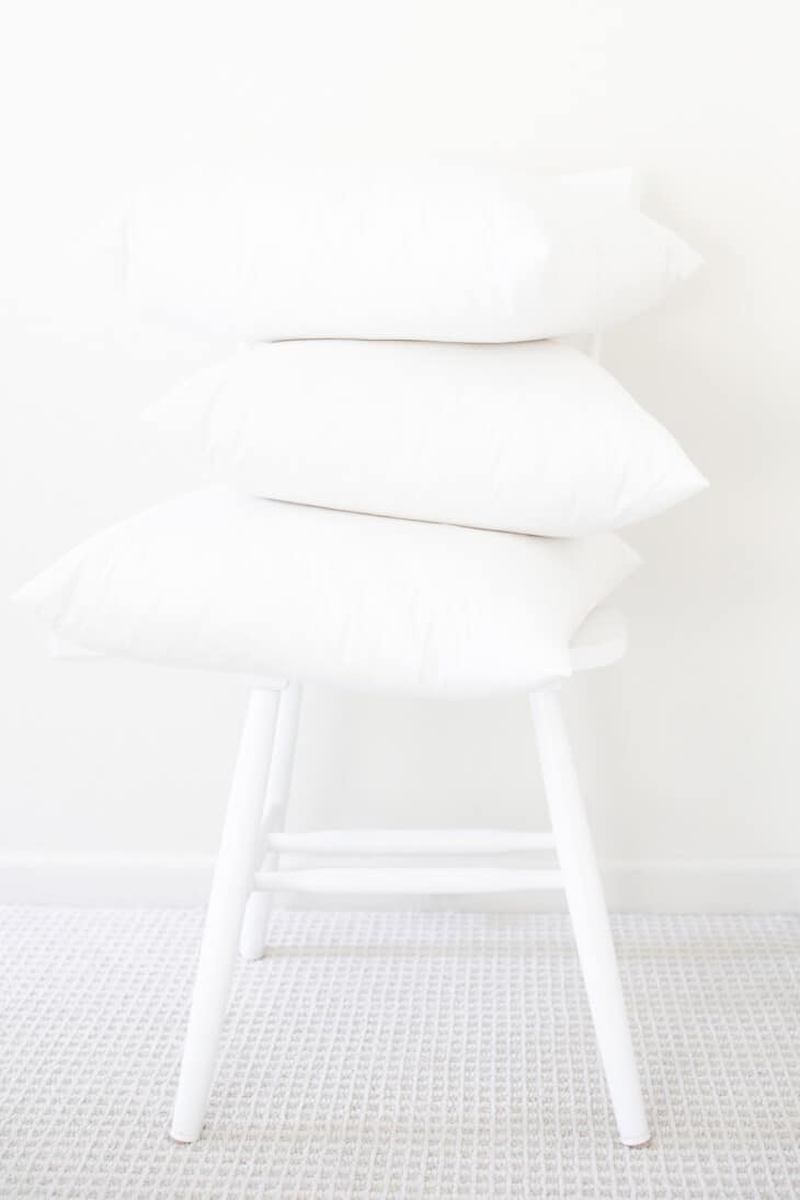 Everything You Need to Know About Throw Pillow Inserts | Julie Blanner