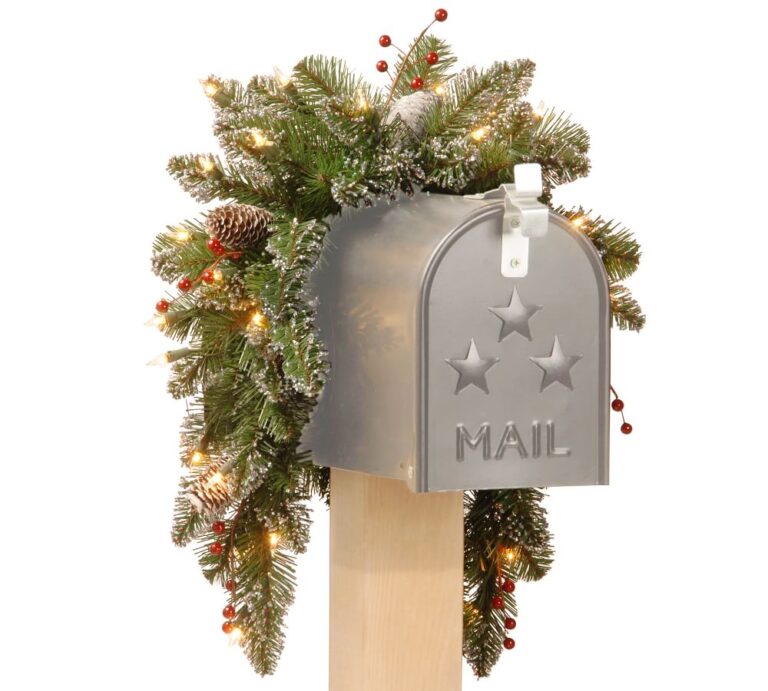 Christmas Mailbox Decorations | How to Make a Christmas Mailbox Swag